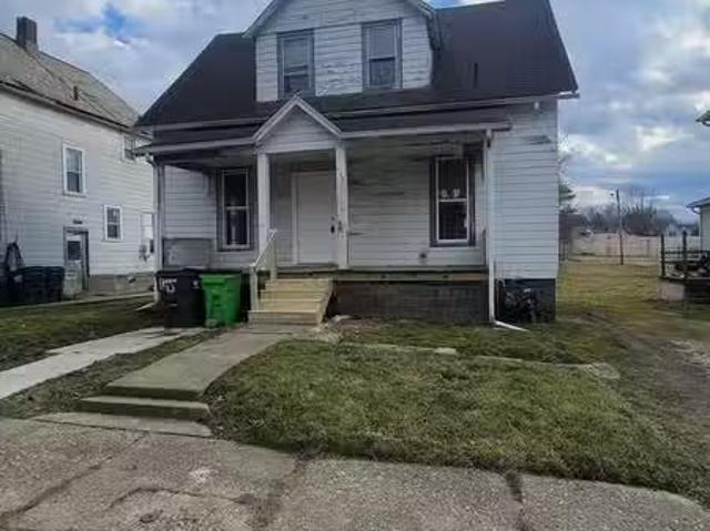 57610271 145 E Grant St