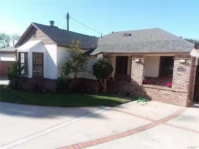 57615372 12871 Glenoaks Blvd #SFR