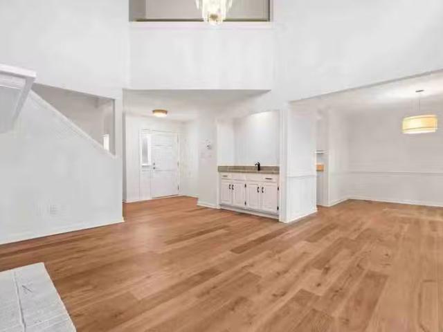 57619543 229 Hanover Pl