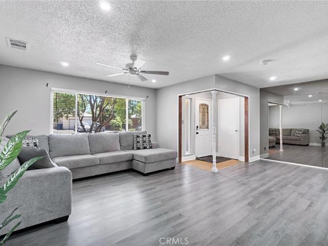 5761 N Callisch