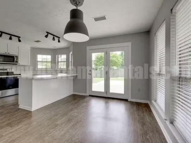 57622053 2765 Archer Ln