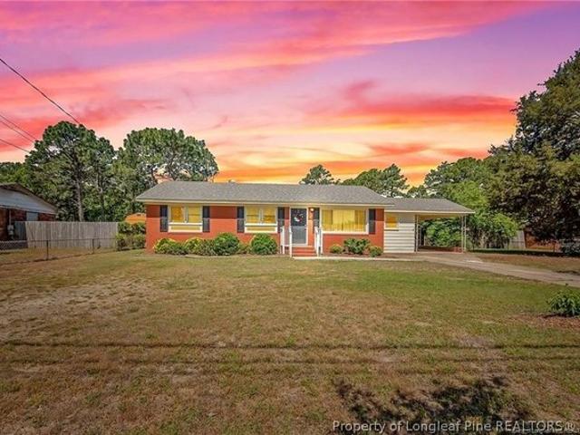 5762 Dove Dr, Hope Mills, NC 28348