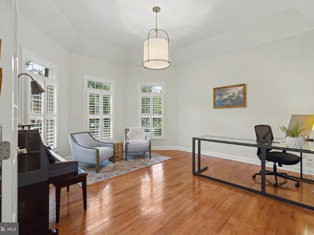 5762 Waterloo Bridge Circle
