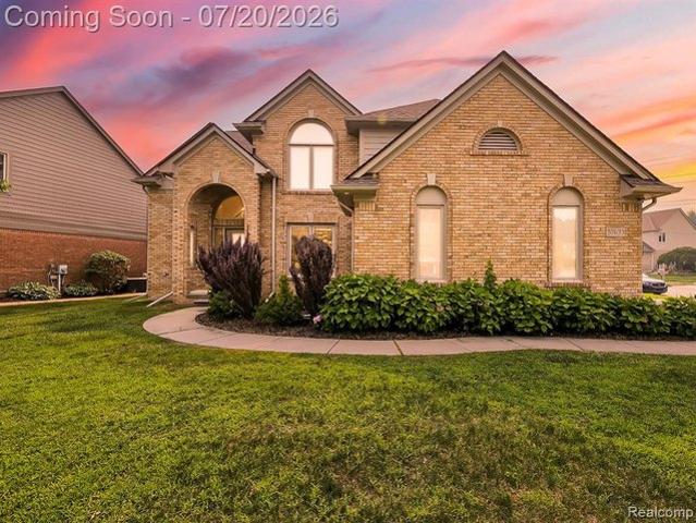 57633 Yorkshire Dr, Washington Township, MI 48094