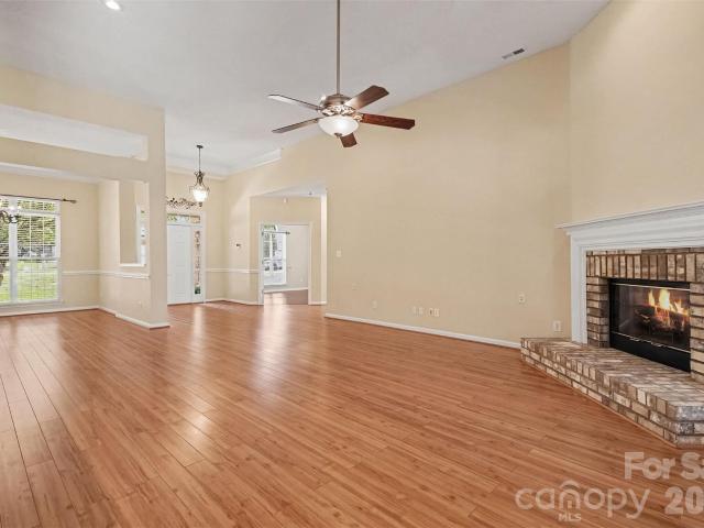 576 Gatsby Place NW