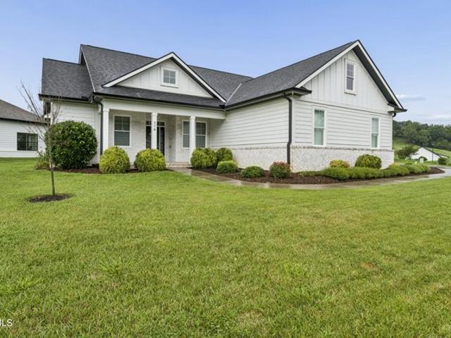 576 Gardenia Dr, Johnson City, TN 37615