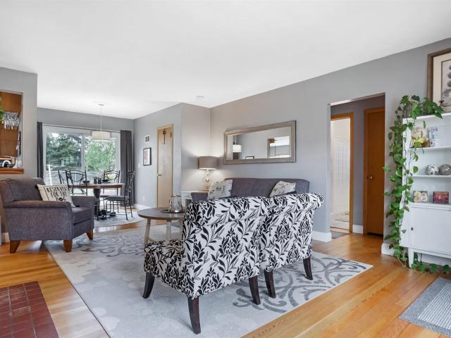 576 DRURY Place
