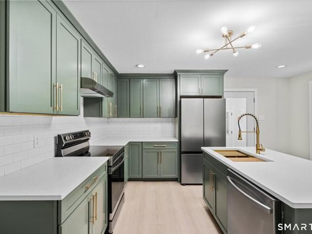 576 Huntington St, Shelton, CT 06484