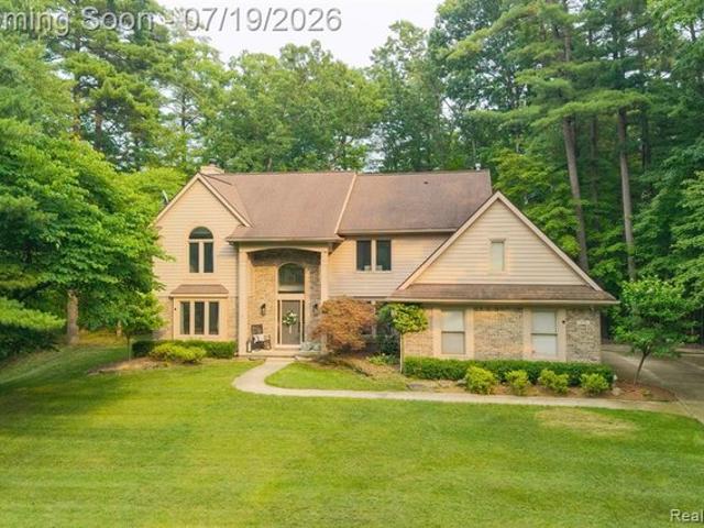 576 Indian Trl, Orion, MI 48362