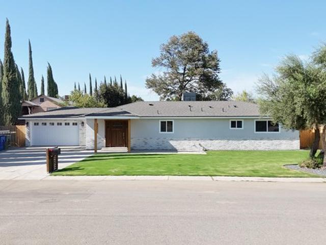 576 Oleander Ave, Lemoore, CA 93245