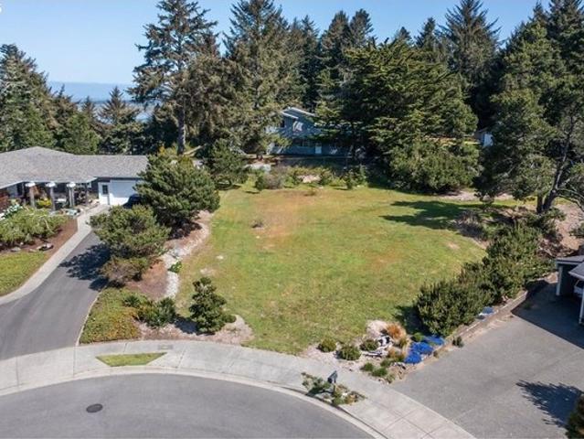 576 NE Klamath Ave, Bandon, OR 97411