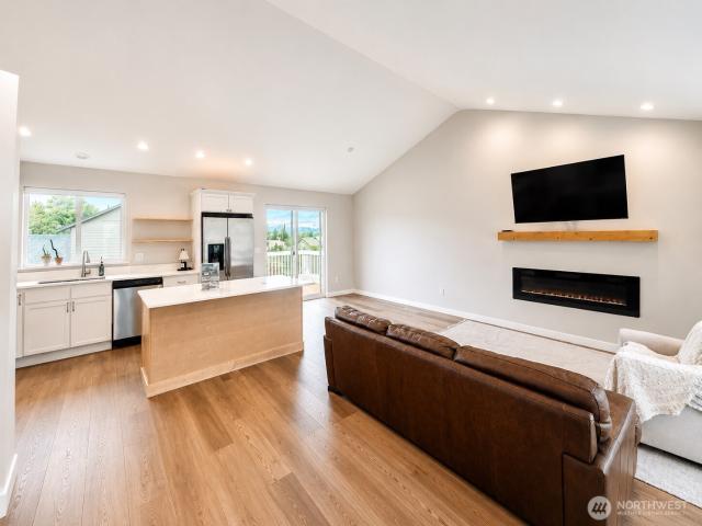 576 Saddle Rock Loop
