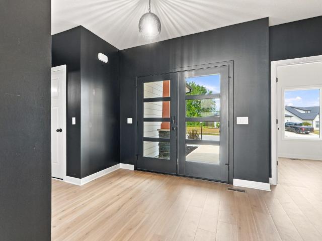 576 Sandringham Pass