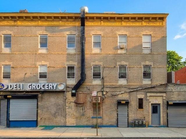 576 Ridgewood Avenue