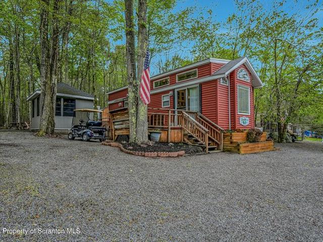 576 Warbler Dr, Covington Township, PA 18424