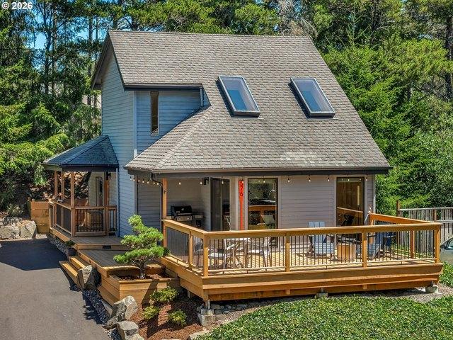 576 Third St, Manzanita, OR 97130