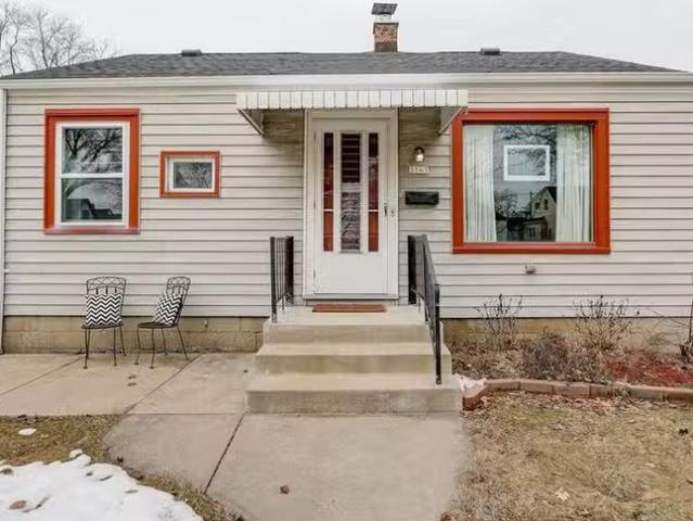 57704870 3167 S Austin St