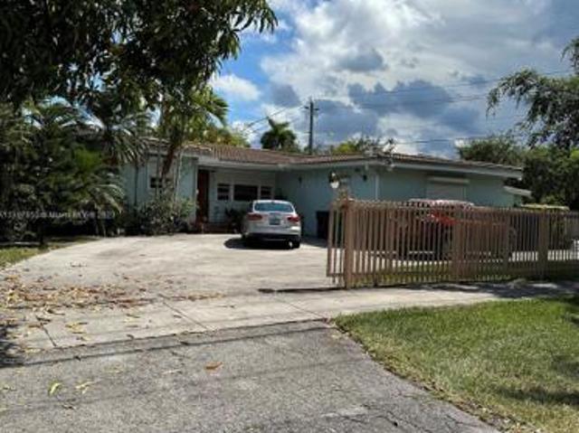 5770 56th St SW, Miami, FL 33155