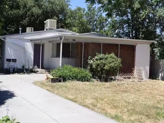 57717417 3176 S St