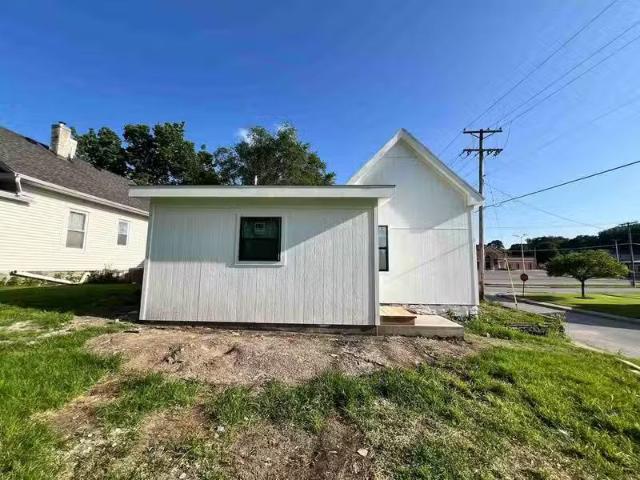 57719011 308 E Lexington St