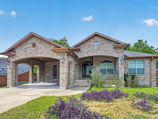 5771 Belarbor St, Houston, TX 77033