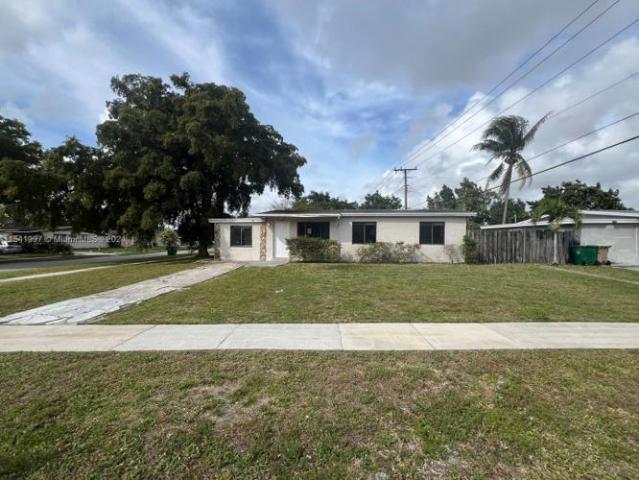 5771 SW 38th St, Davie, FL 33314
