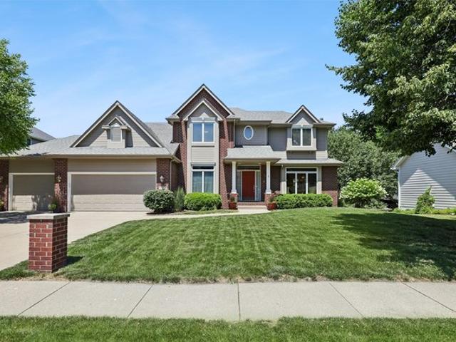 5773 Coachlight Ct, West Des Moines, IA 50266