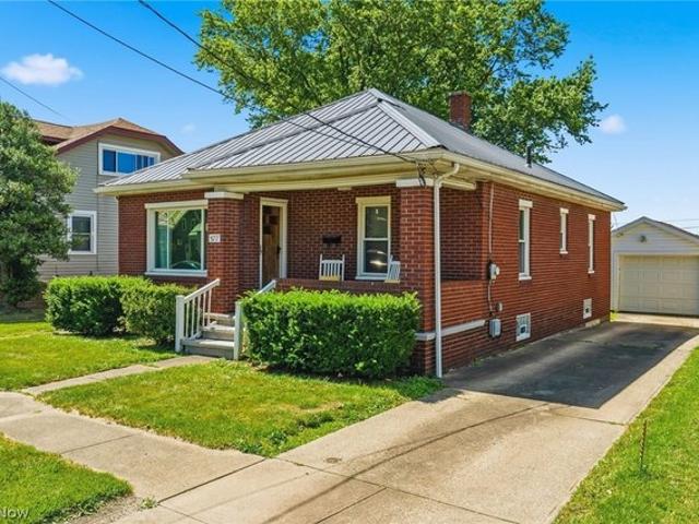 577 5th St NW, Carrollton, OH 44615