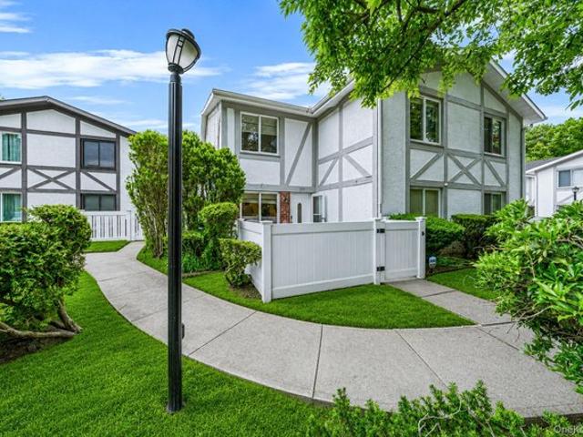 577 Blue Ridge Dr, Medford, NY 11763