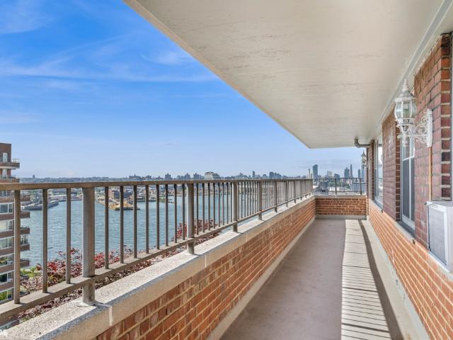 577 GRAND Street F1904