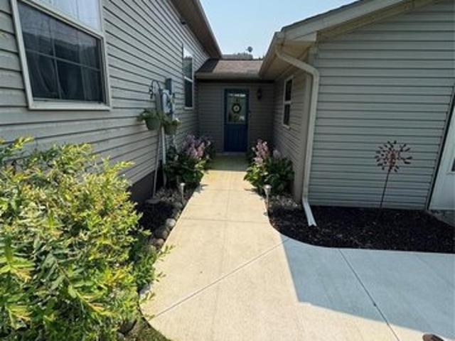 577 Norvell Beach Dr, Norvell, MI 49230