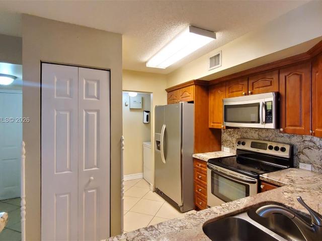 577 SW 111th Ln, Unit 203, Pembroke Pines, FL 33025 | MLS #A11950