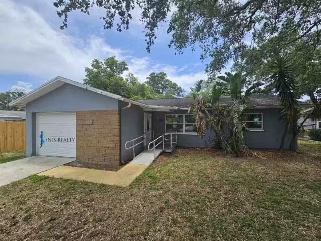 57882470 2173 Gladys St