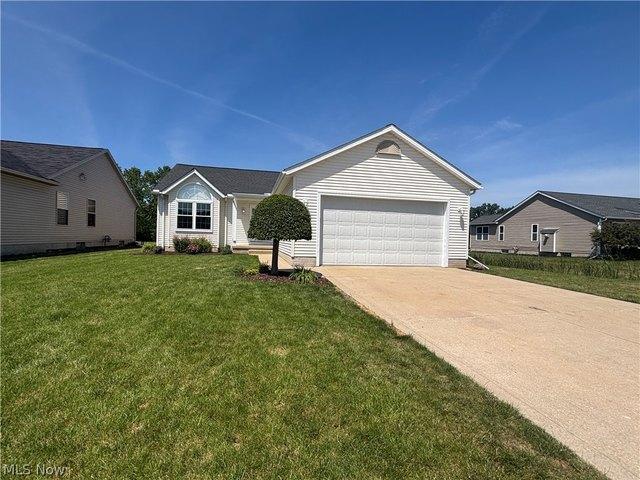 5788 W Breezeway Dr, North Ridgeville, OH 44039