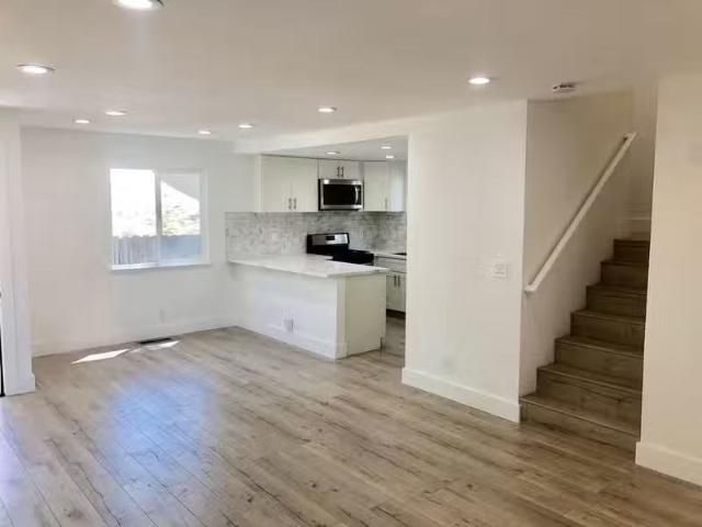 57895025 8697 Franklin St