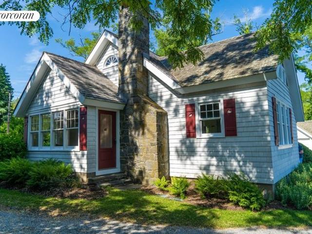 5780 New Suffolk Ave, Mattituck, NY 11952