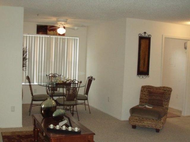$578 / 1br 798ft² Cost Effective, Comfortable, and Convenient Housing! Castle Woods