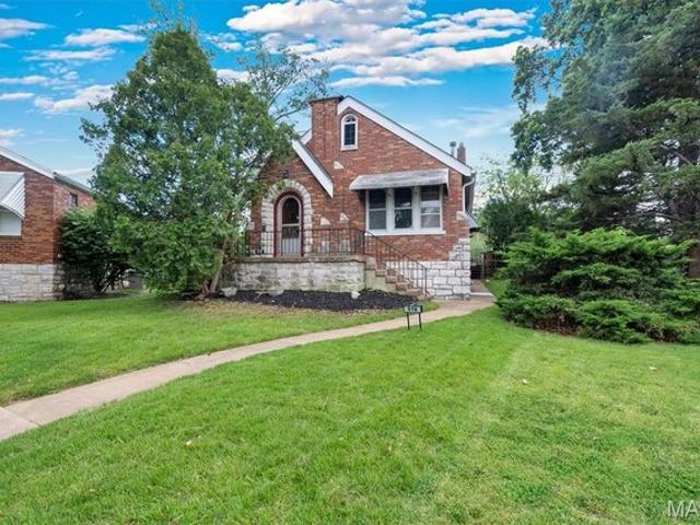578 Bellsworth Dr, Saint Louis, MO 63125