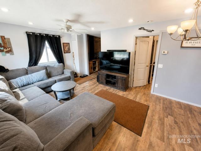 578 E 4th Ave