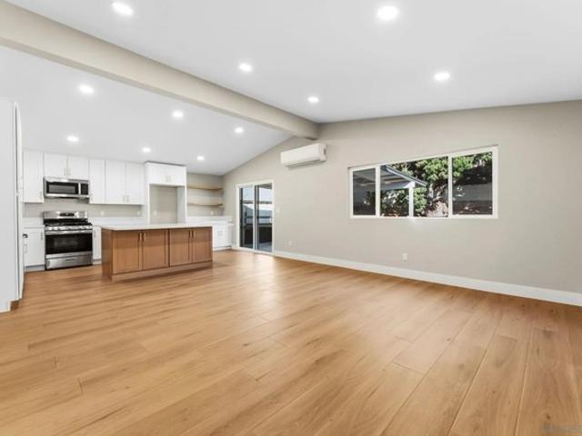 578 E Indian Rock Rd, Vista, CA 92084