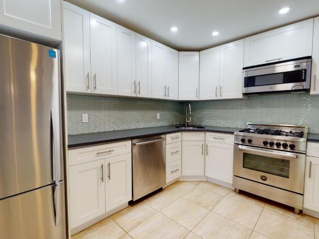 578 Henry Street 3