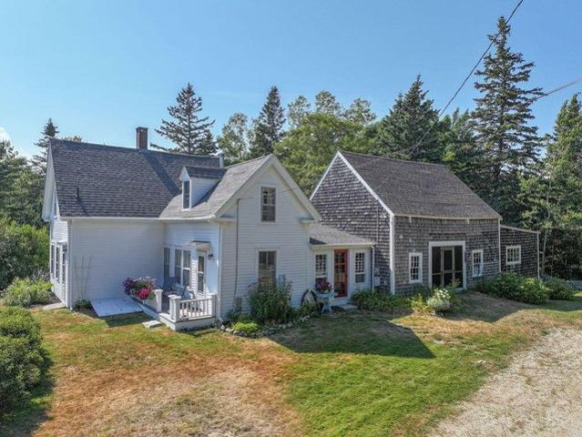 578 Sunshine Rd, Deer Isle, ME 04627