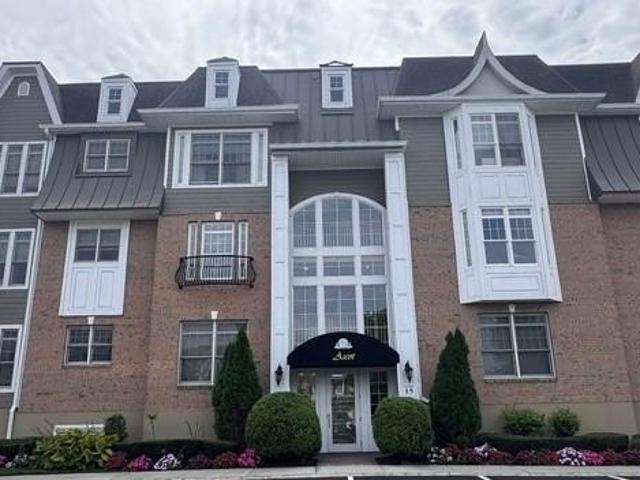 578 Pacing Way, Westbury, NY 11590
