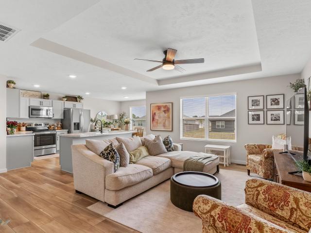 578 W Oak Lawn Street