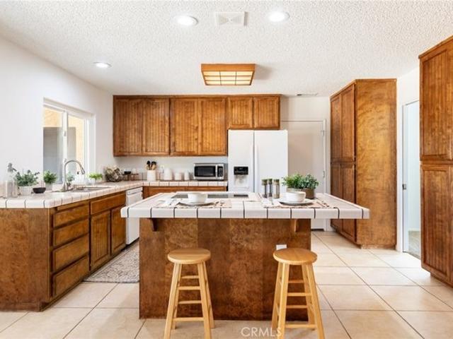 57944 Ivanhoe Dr, Yucca Valley, CA 92284