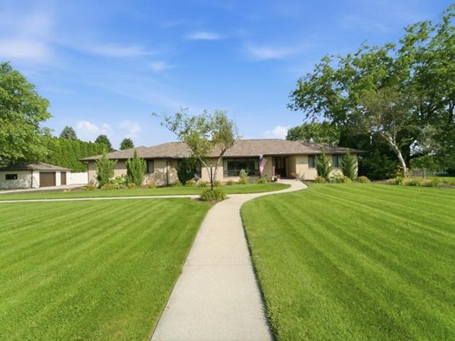 5794 E 107th Pl, Crown Point, IN 46307