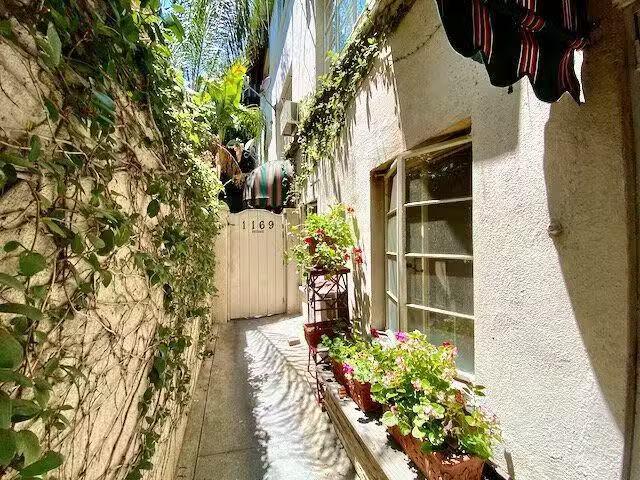 57952975 1169 Hacienda Pl