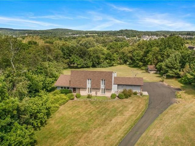 5796 Beverly Hills Rd, Upper Saucon Township, PA 18036