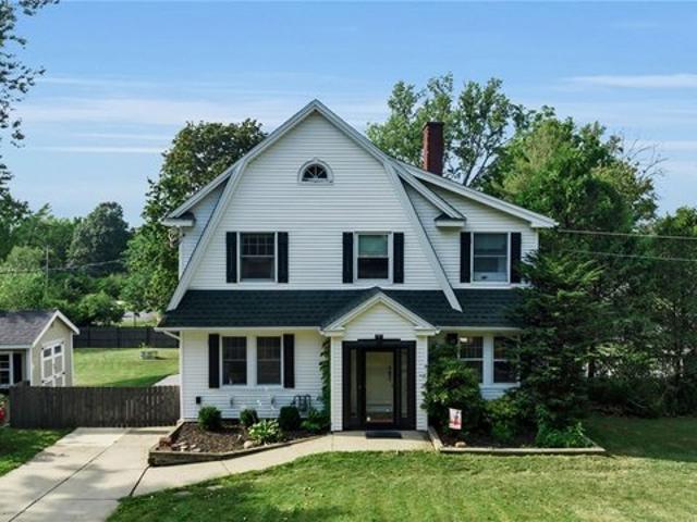5798 Lakecrest Dr, Lakeview, NY 14085