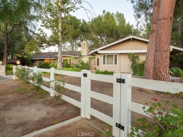 5798 Penland Rd, Hidden Hills, CA 91302 | MLS #SR26017 | Compass